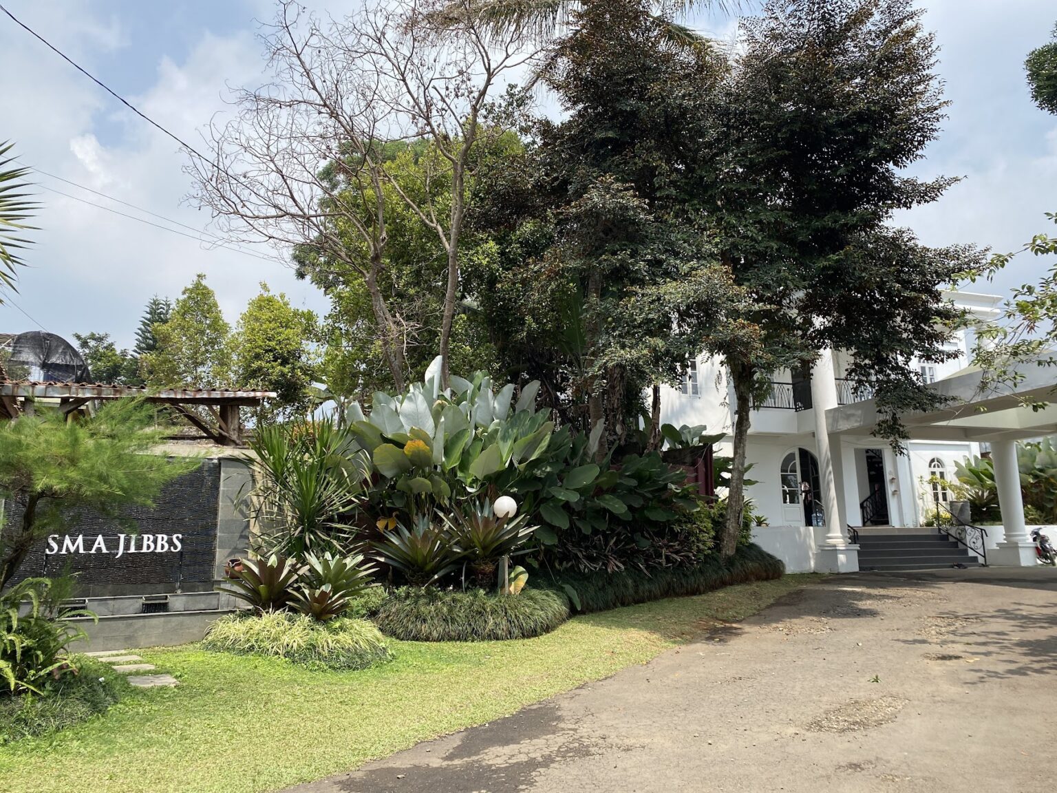 The 1st Integrated International Islamic School